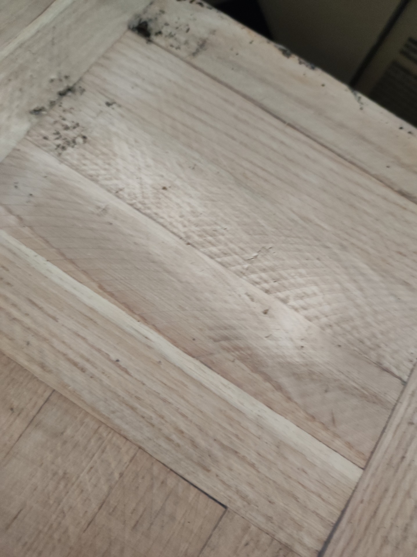 Oferta para suministro en parquet tradicional de damas o damero de madera